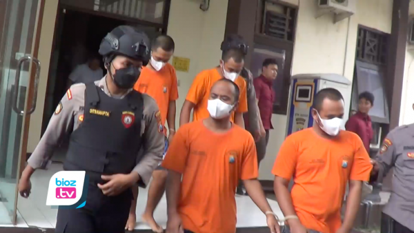 Main Kroyokan di Kawasan PPN Prigi Trenggalek, 4 Pemuda Watulimo ...